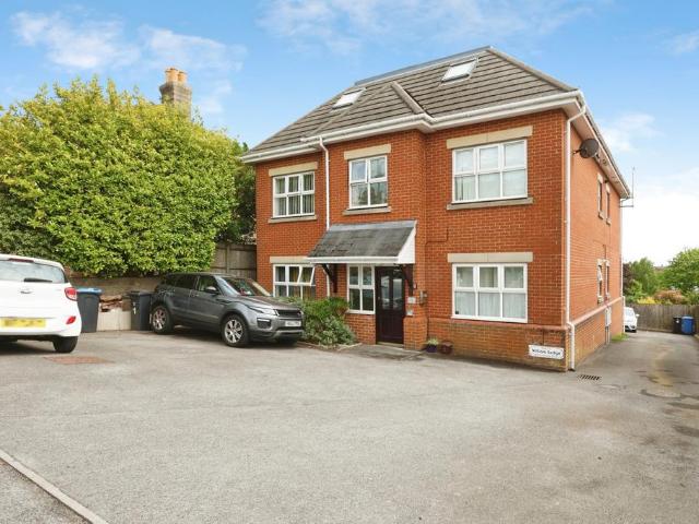 2 bedroom flat for sale