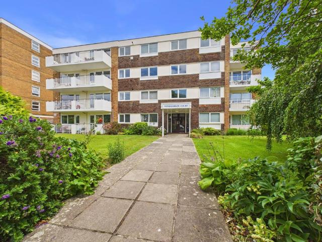 2 bedroom flat for sale