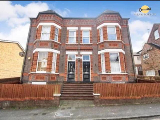 2 bedroom flat for sale