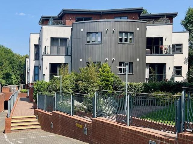 2 bedroom flat for sale