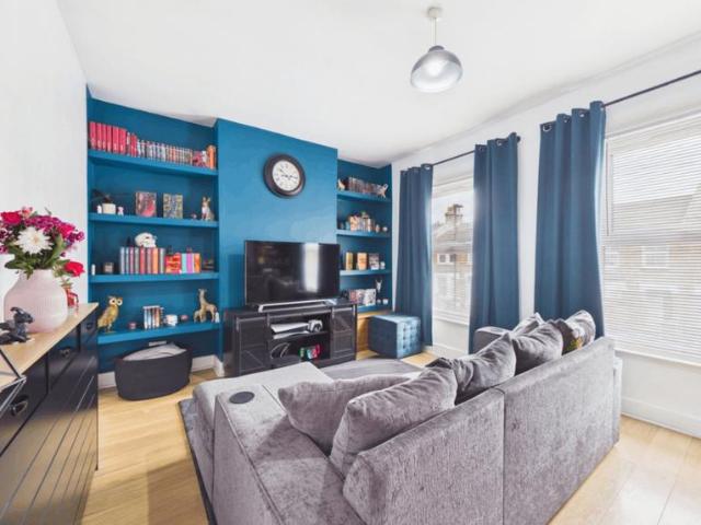 2 bedroom flat for sale