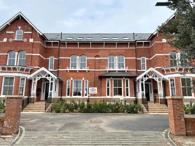 2 bedroom flat for sale