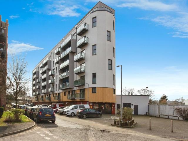 2 bedroom flat for sale