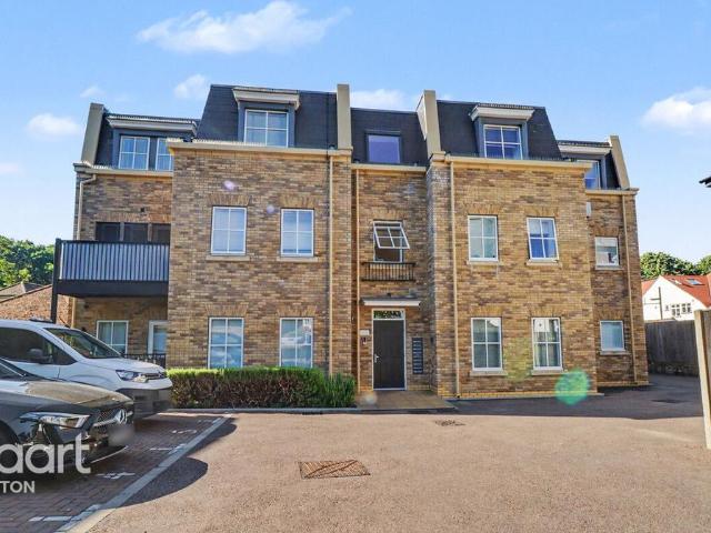 2 bedroom flat for sale