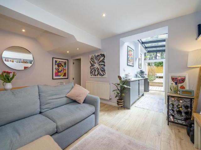 2 bedroom flat for sale