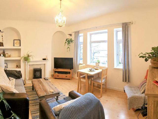 2 bedroom flat for sale
