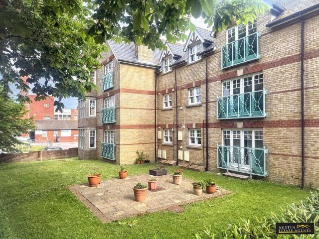 2 bedroom flat for sale