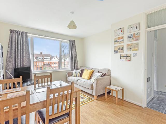 2 bedroom flat for sale