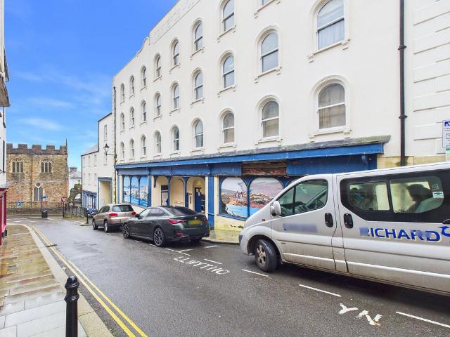 2 bedroom flat for sale