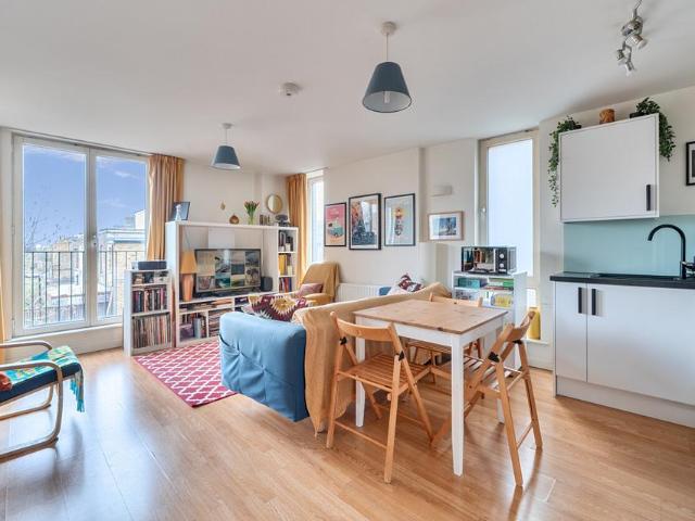 2 bedroom flat for sale