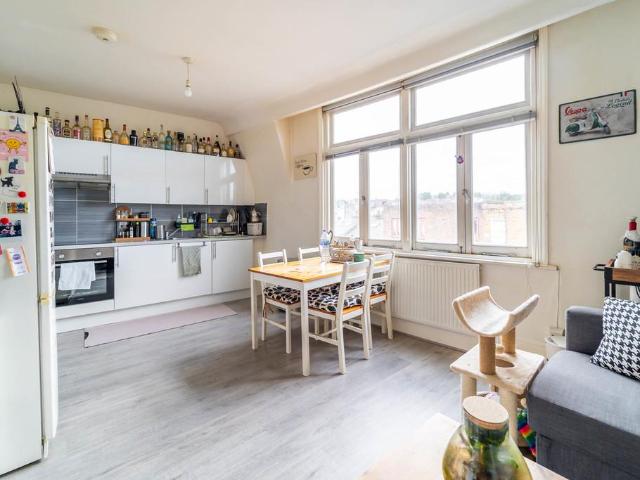 2 bedroom flat for sale