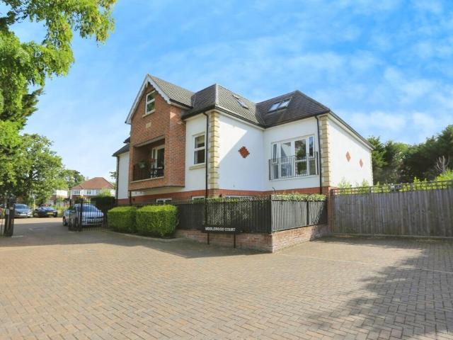 2 bedroom flat for sale