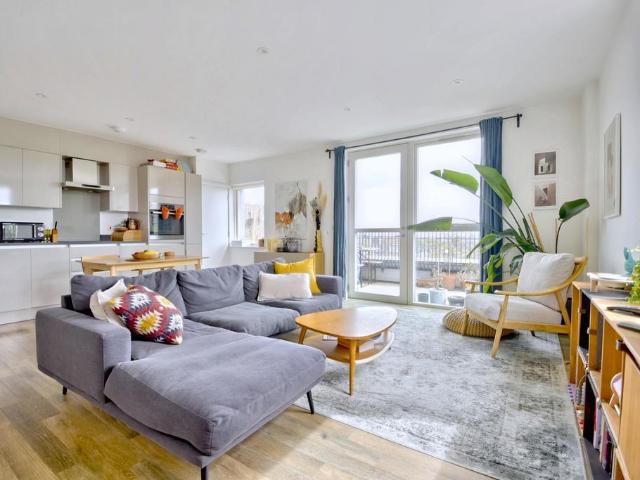 2 bedroom flat for sale