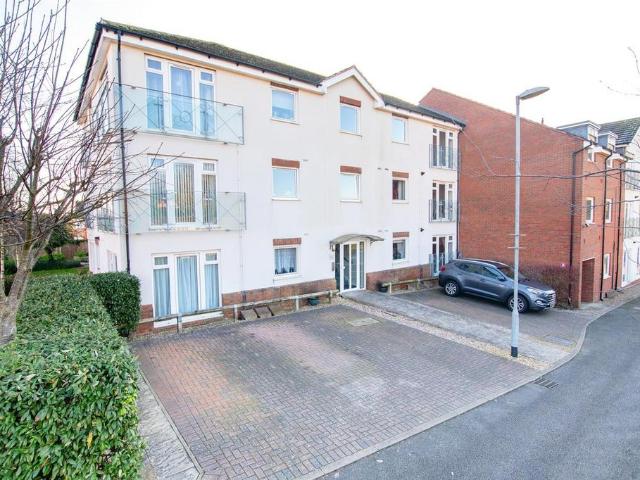 2 bedroom flat for sale