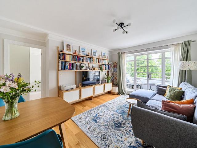 2 bedroom flat for sale