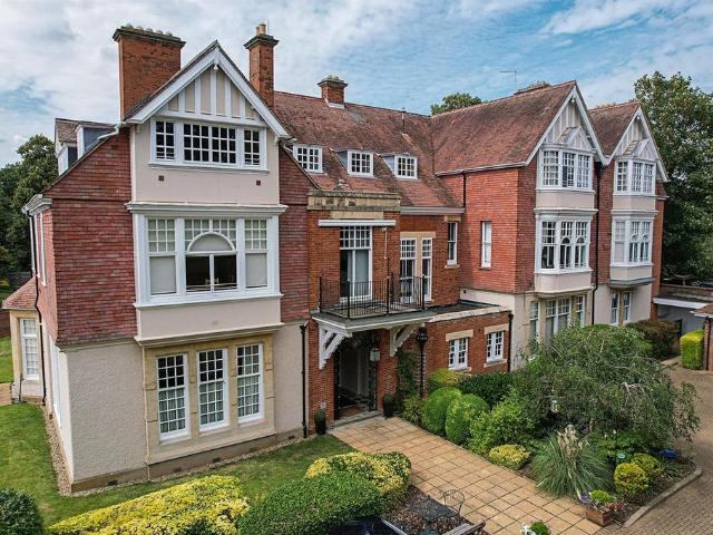 2 bedroom flat for sale