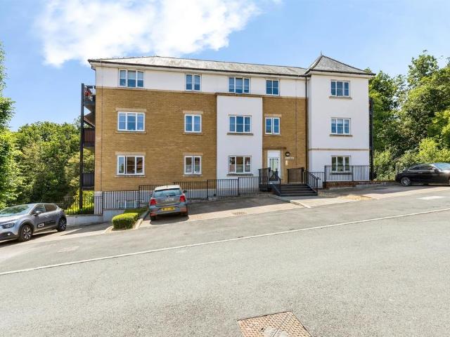 2 bedroom flat for sale