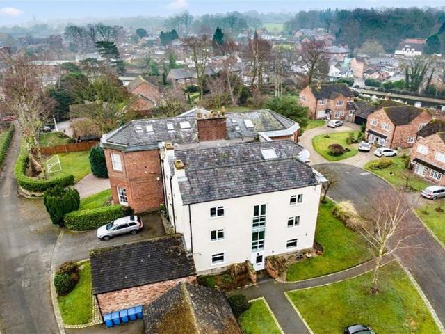 2 bedroom flat for sale