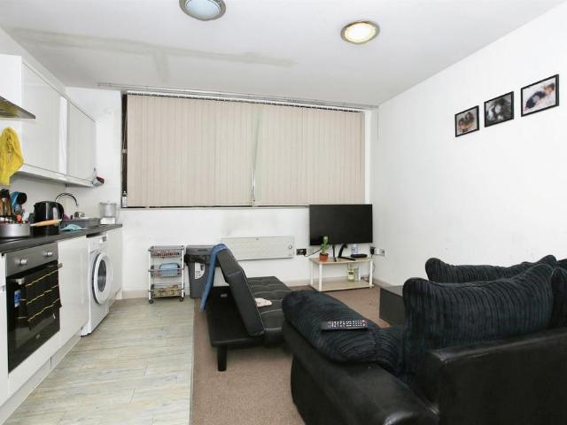2 bedroom flat for sale
