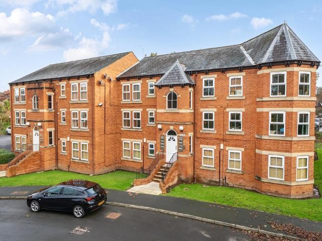 2 bedroom flat for sale