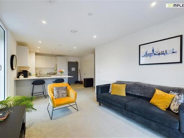 2 bedroom flat for sale