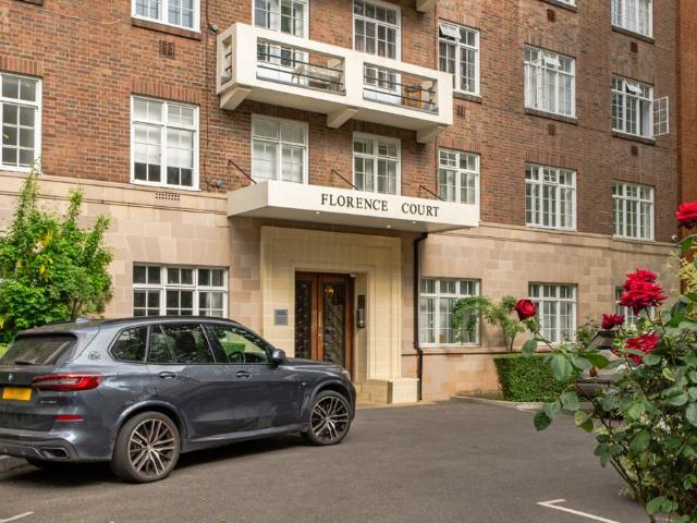 2 bedroom flat for sale