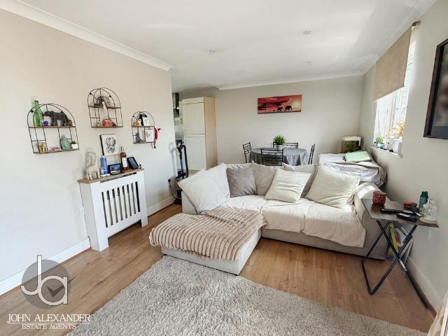 2 bedroom flat for sale