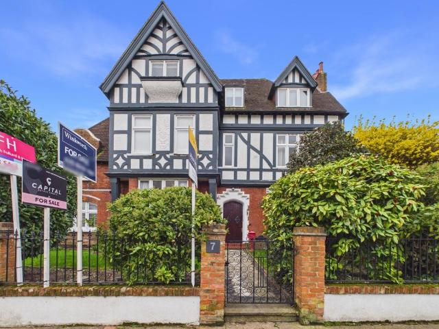 2 bedroom flat for sale