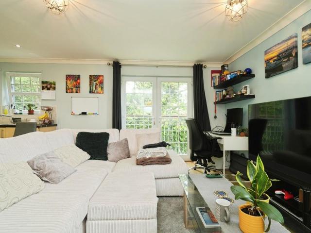 2 bedroom flat for sale
