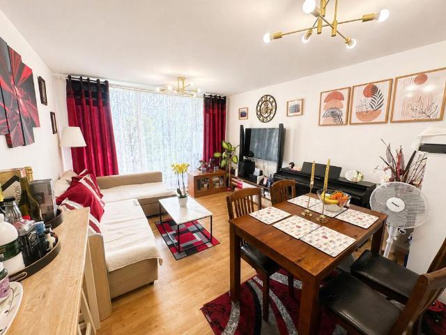 2 bedroom flat for sale