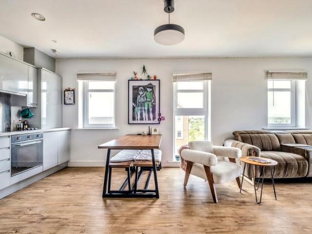 2 bedroom flat for sale