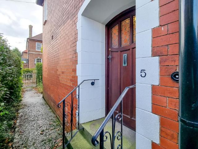 2 bedroom flat for sale