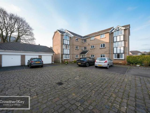 2 bedroom flat for sale