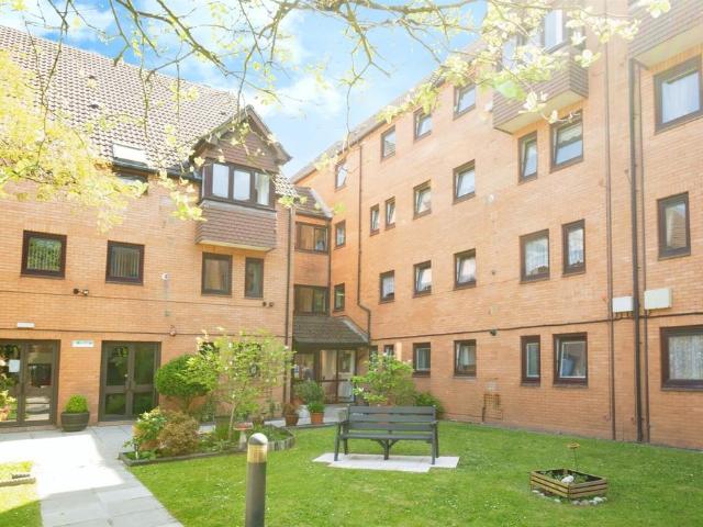 2 bedroom flat for sale