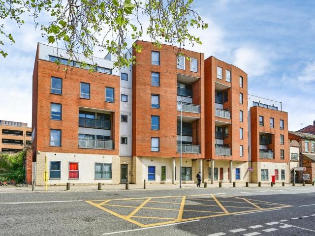 2 bedroom flat for sale