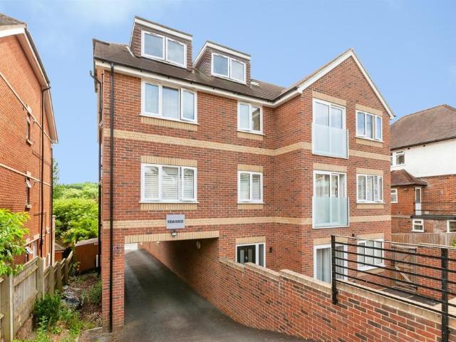 2 bedroom flat for sale