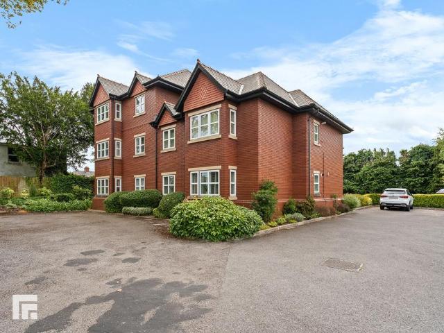 2 bedroom flat for sale