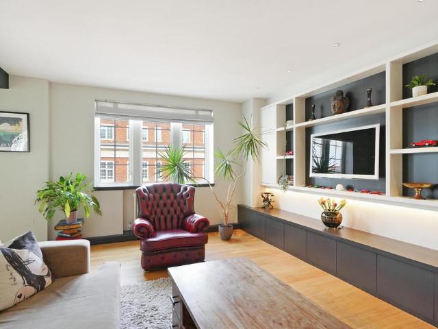 2 bedroom flat for sale