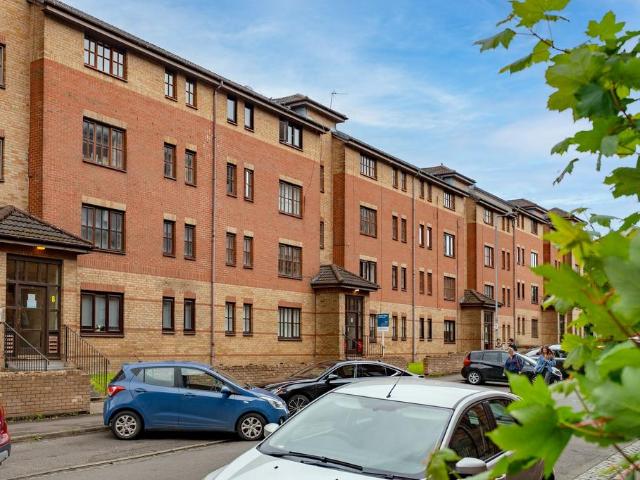 2 bedroom flat for sale