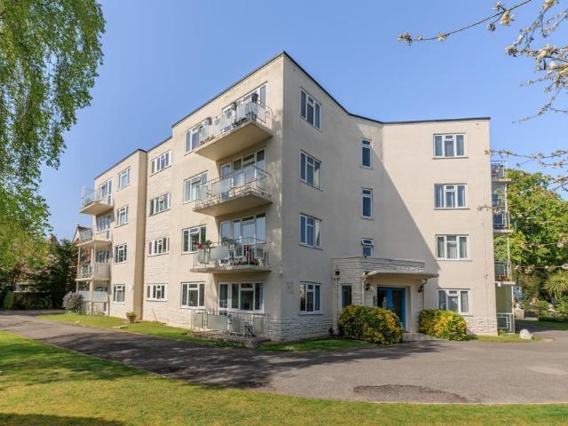 2 bedroom flat for sale