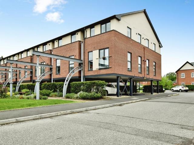 2 bedroom flat for sale