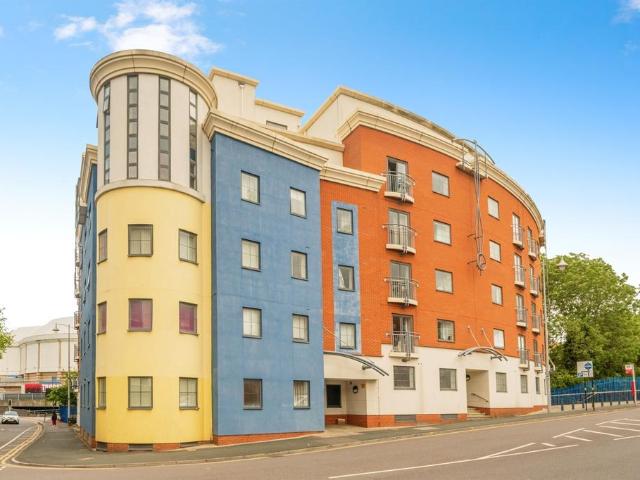 2 bedroom flat for sale