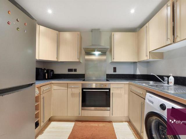 2 bedroom flat for sale