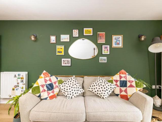 2 bedroom flat for sale