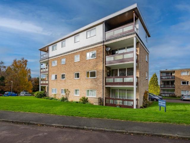2 bedroom flat for sale