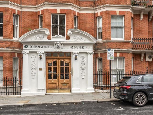 2 bedroom flat for sale