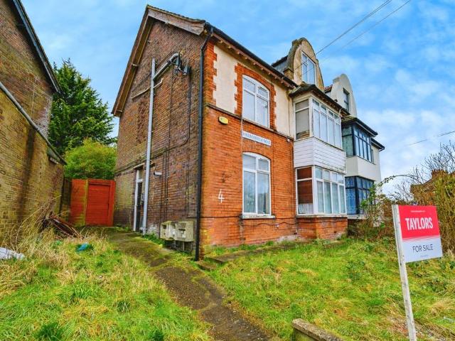 2 bedroom flat for sale