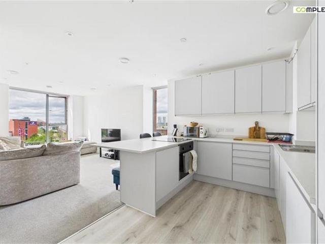 2 bedroom flat for sale