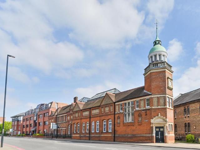 2 bedroom flat for sale