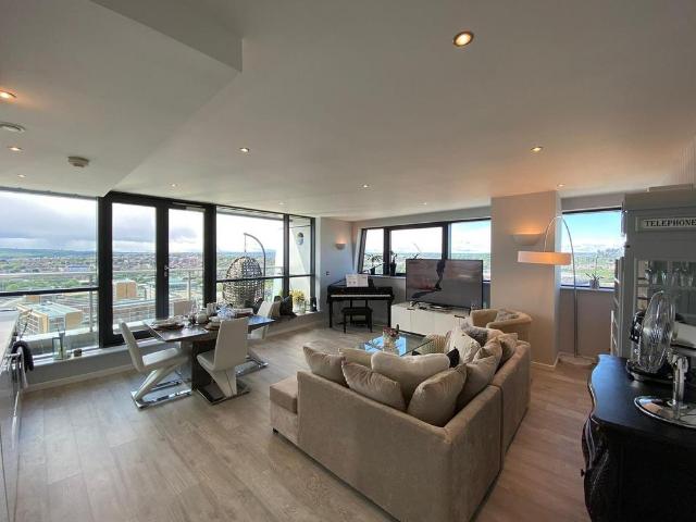 2 bedroom flat for sale